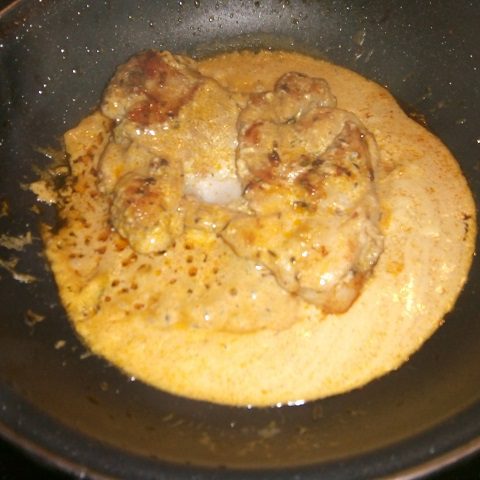 Kippendijfilet met paprika, tijm en crème fraïche - WWW.FIJNE-RECEPTEN.NL