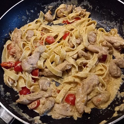 Romige Cajun Kip met Pasta - WWW.FIJNE-RECEPTEN.NL