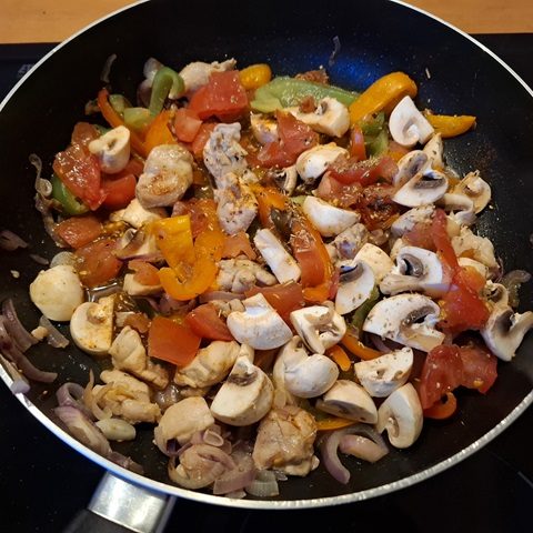 Kip met Paprika en Champignons - WWW.FIJNE-RECEPTEN.NL